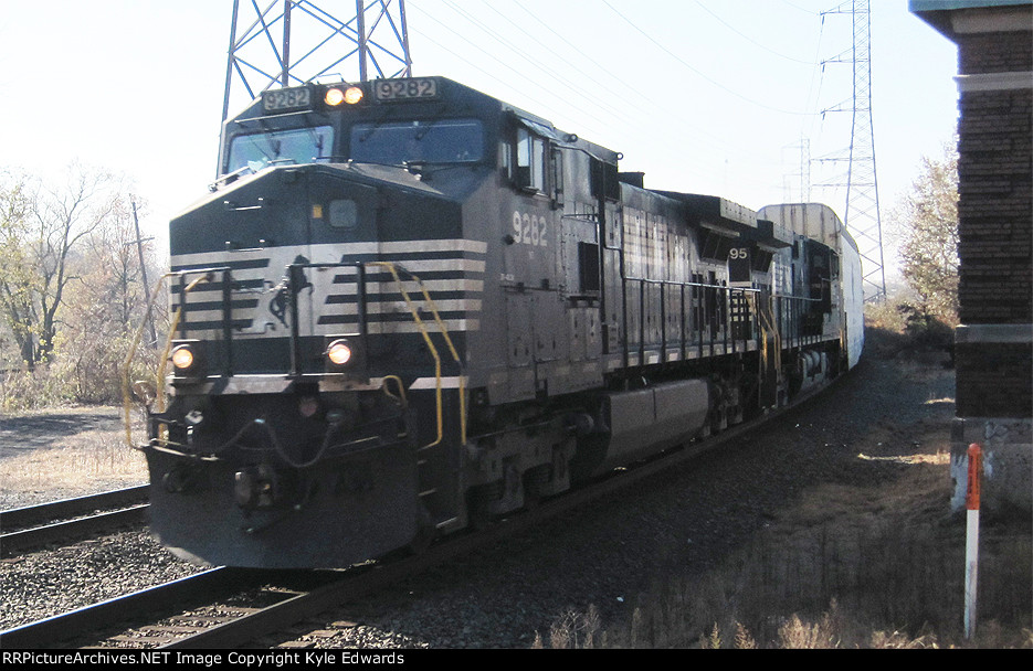 NS C40-9W #9282 on 290